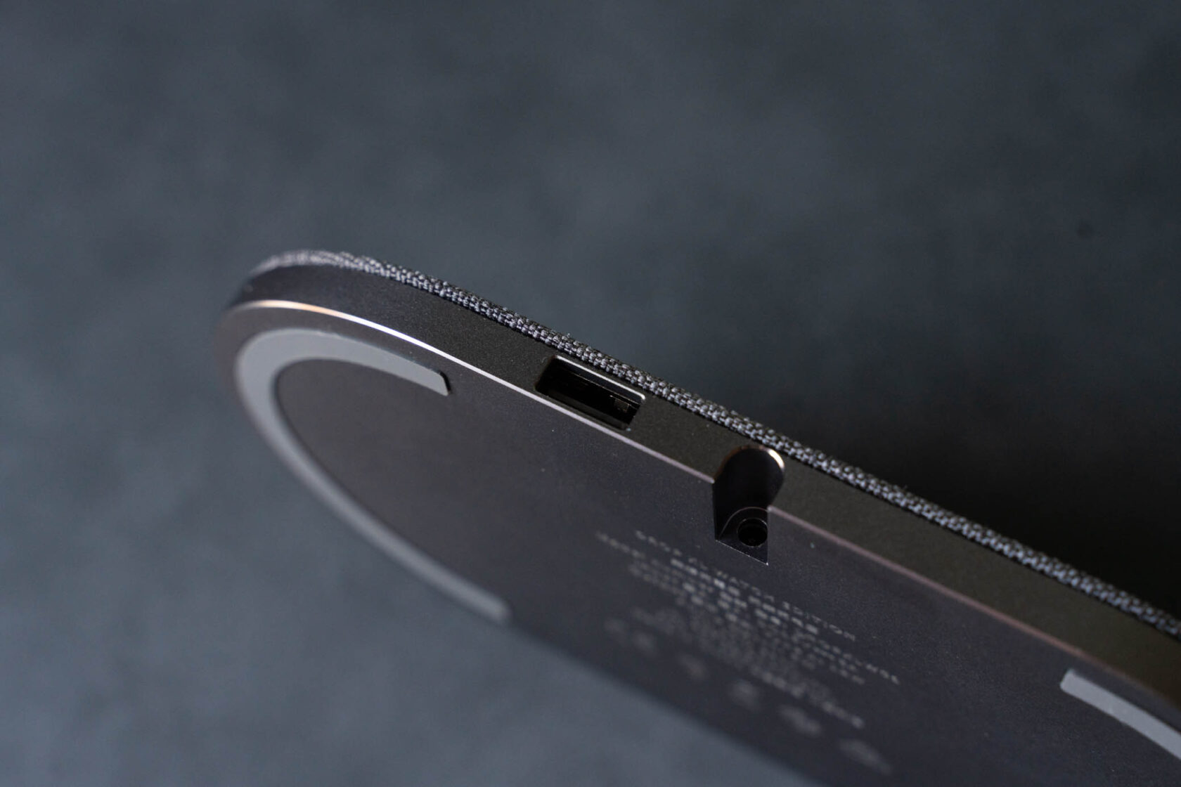 Native Union『DROP XL WIRELESS CHARGER』レビュー。アルミニウムのデザインが良いApple Watch対応 ...