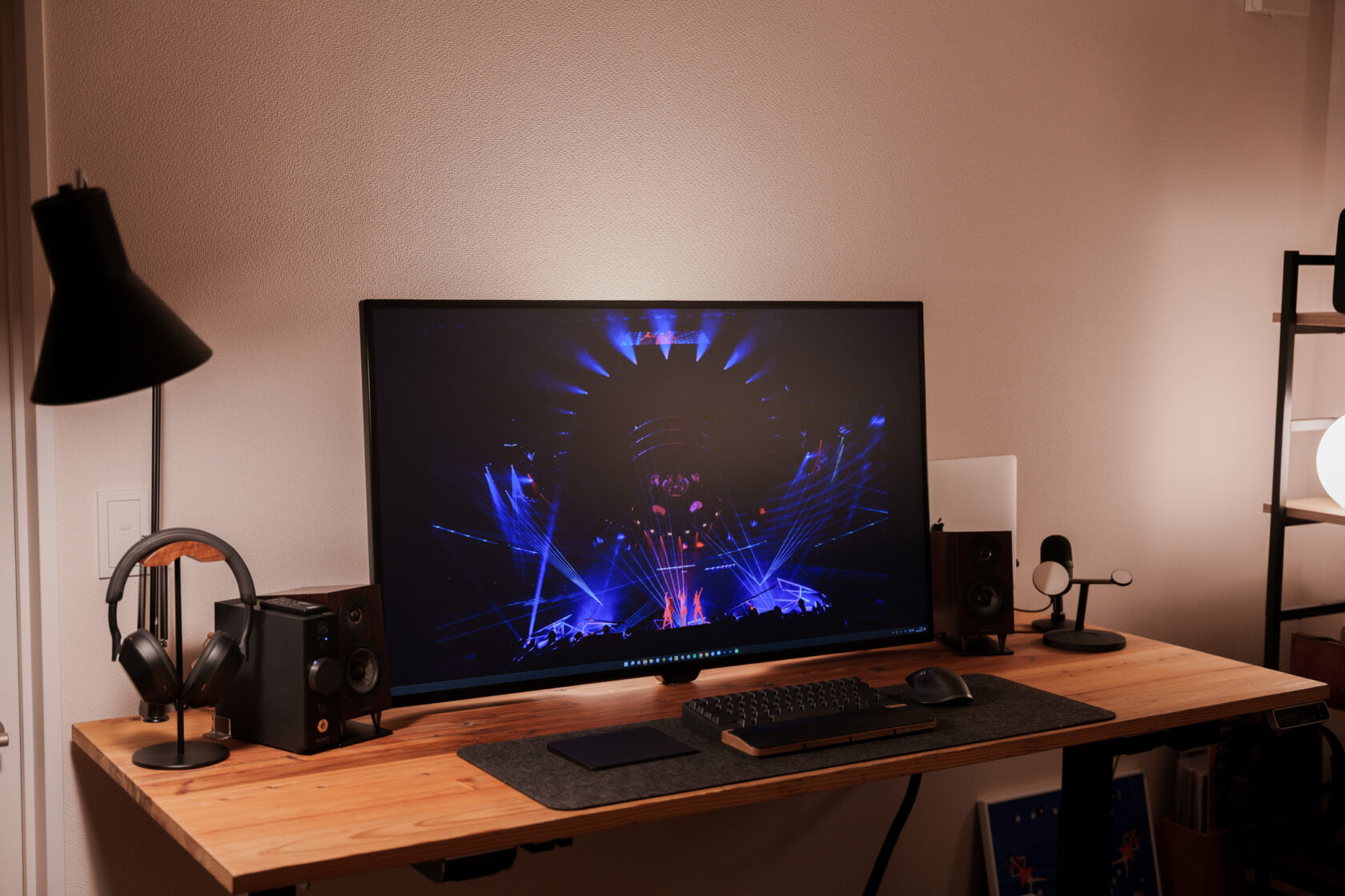 まるで浮いているようにMacBookを立てられるスタンド『Rain Design mTower』レビュー | ガジェットタッチ